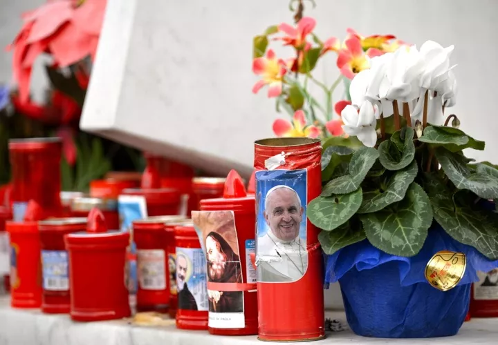 Papa sufre "neumonía bilateral" y su cuadro clínico es complejo | Critica